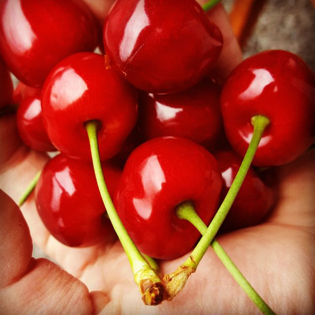 Íslensk kirsuber og gul hindber | EatRVK